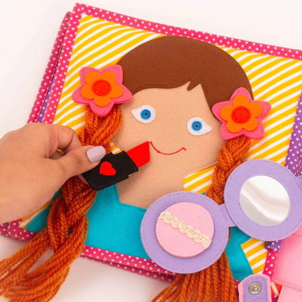 Jolly Designs Książeczka Manipulacyjna Duża Księżniczka 71086 | Babyhit.pl